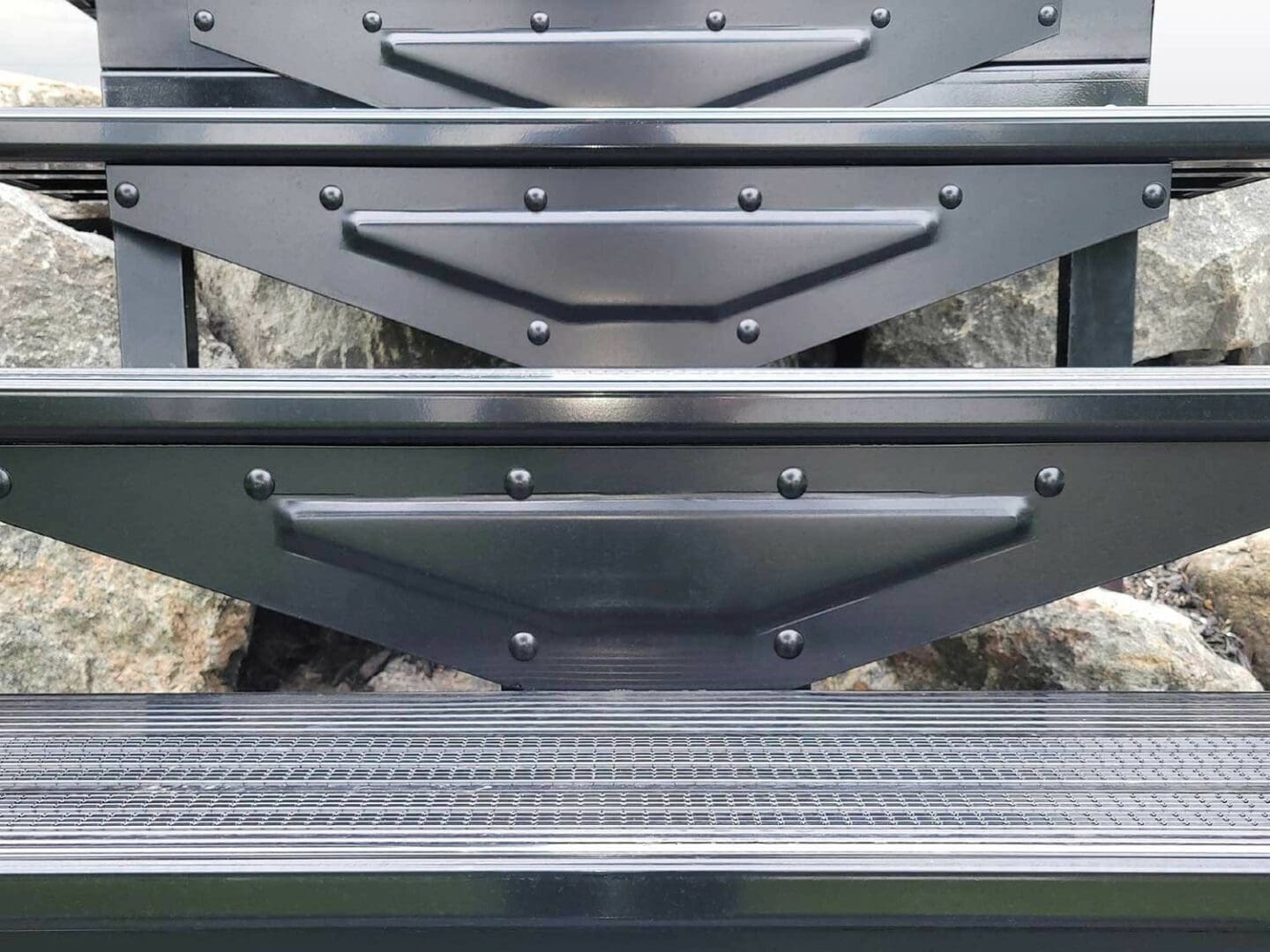 New trend: steel and aluminum stringers are in! - Pylex